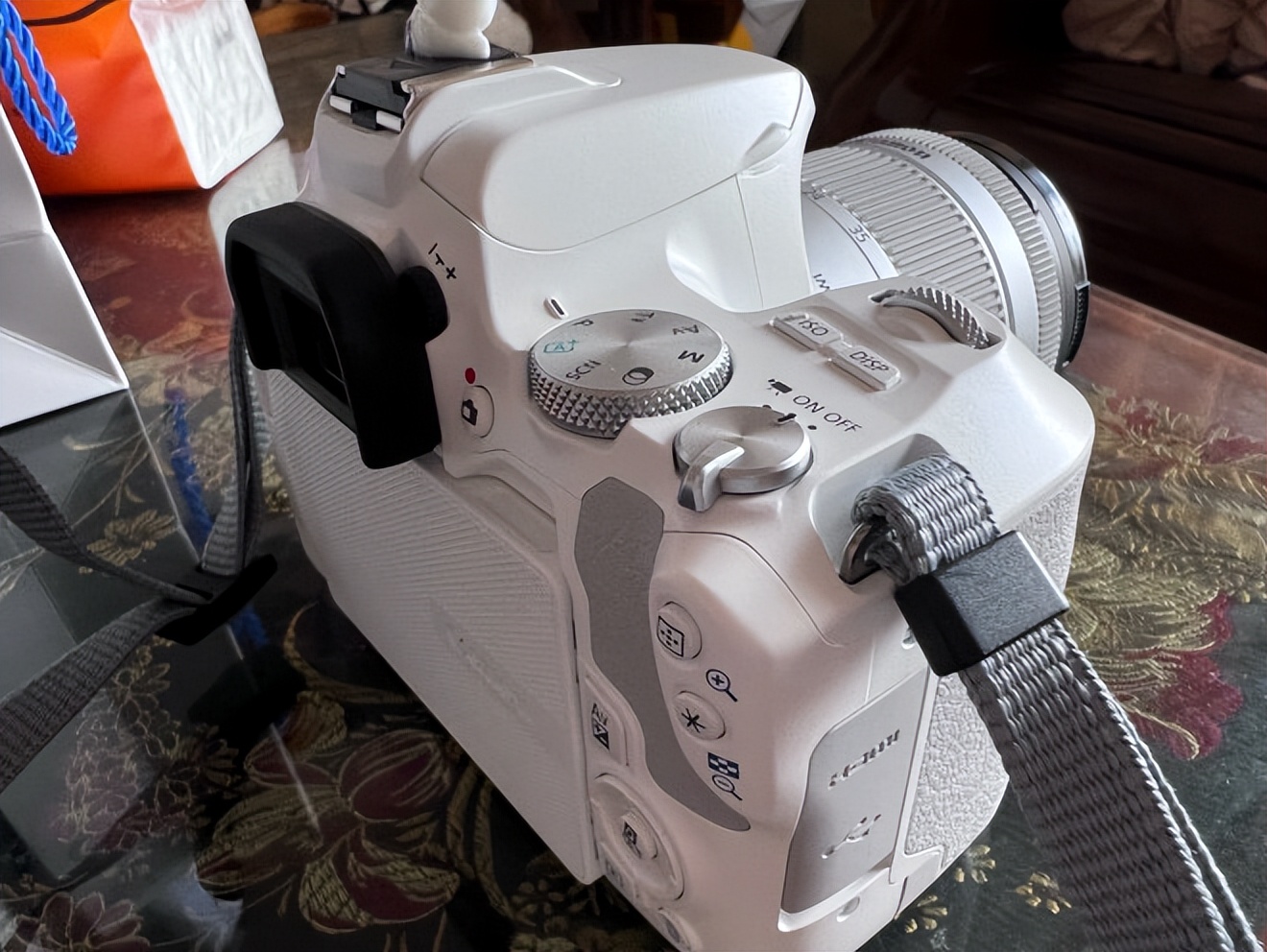 Canon 200D II: An entry-level Vlogging portable home SLR camera - iNEWS