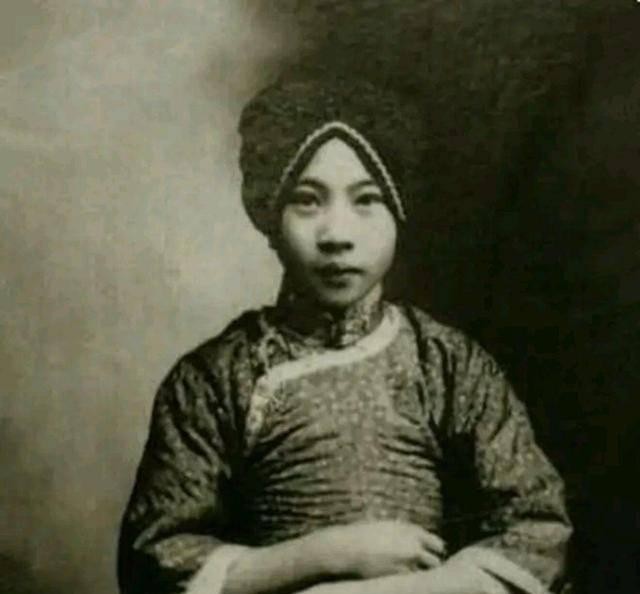 The beautiful female bandit leader Zhang Suzhen was only 24 years old ...