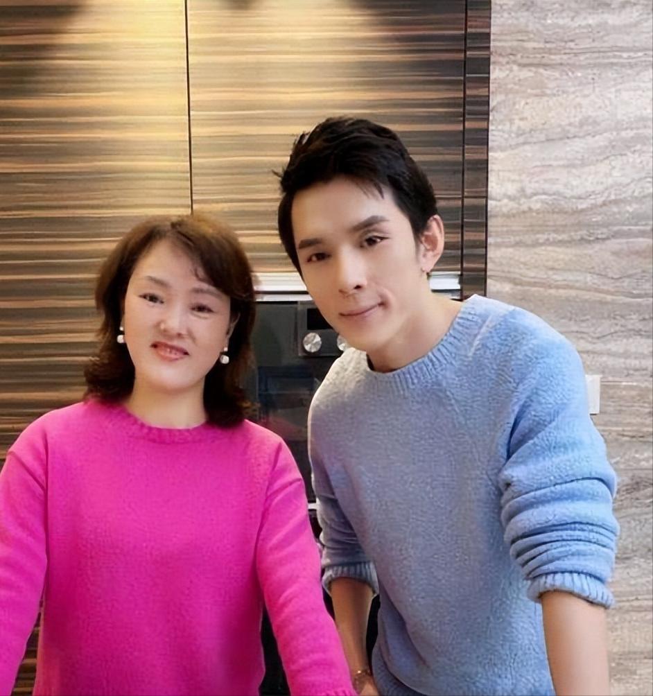 Li Jiaqi, a legendary life, becomes Mr. Li of Shanghai Bund! Netizen ...