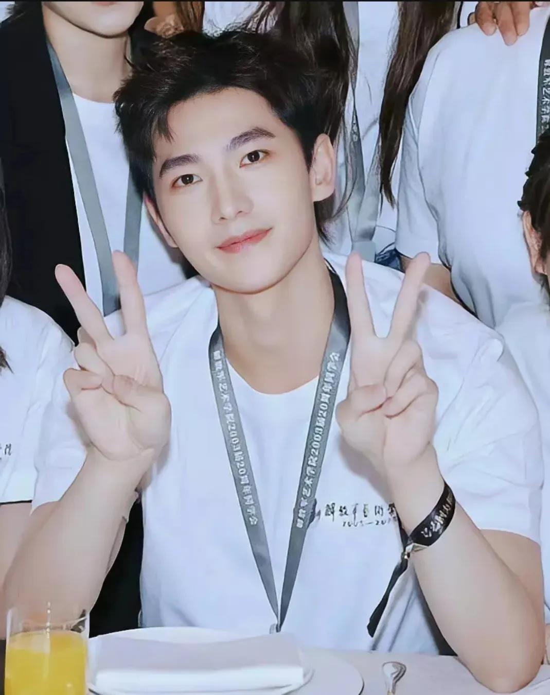 exclusive! Yang Yang's mysterious identity was exposed, and he ...