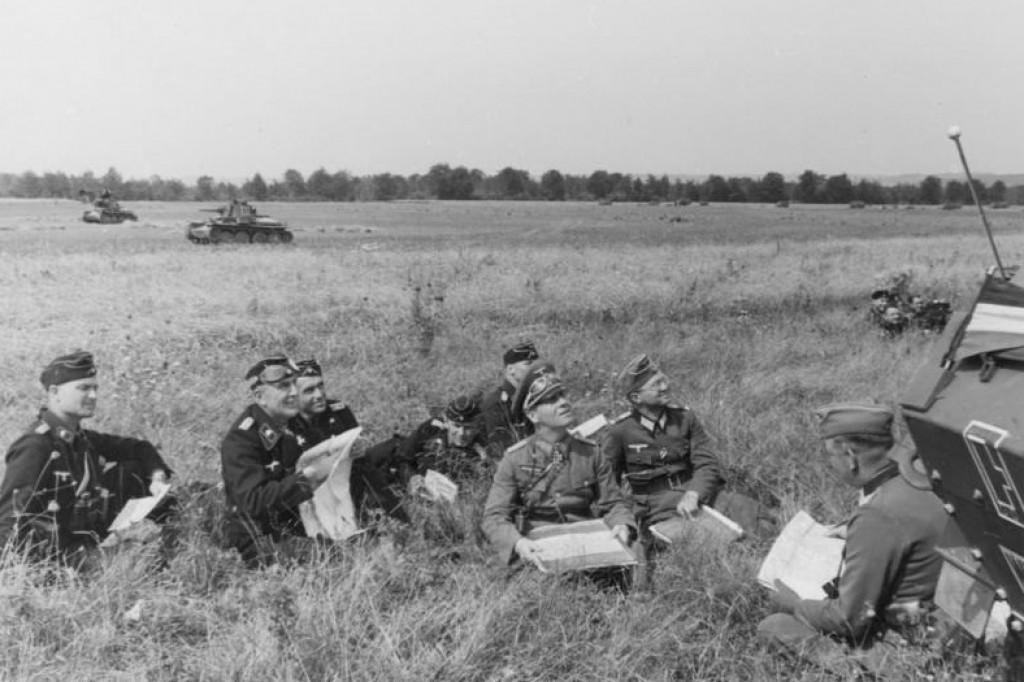 Hitler's onslaught, Stalingrad and the downfall of Mussolini - iNEWS