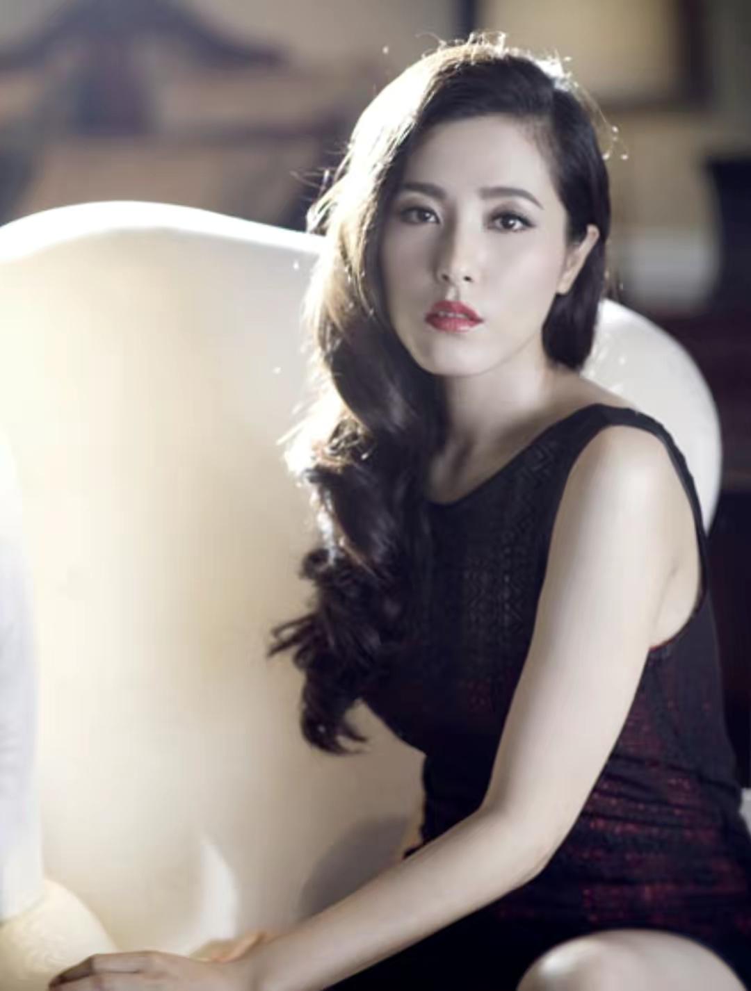 6 actresses with "photogenic faces", without makeup, black and thin ...