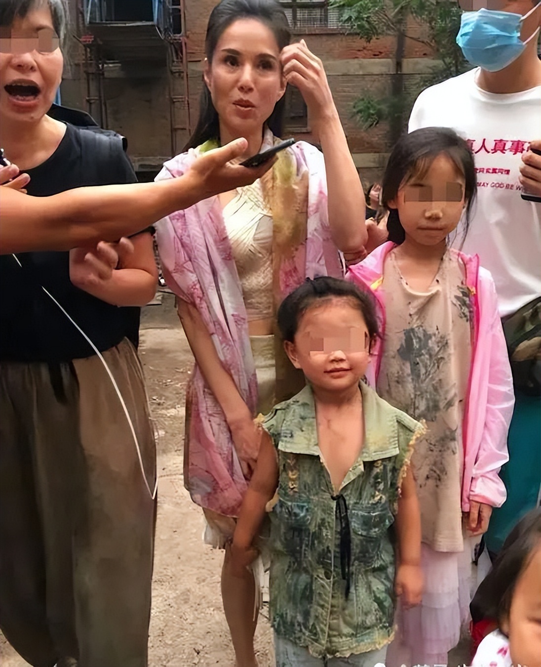 Finally saw Li Ruotong's real face! The skin is sallow and rough, and ...