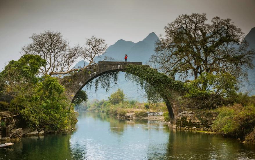 Thousands of unique styles, the sun and the moon pass like a shuttle ...