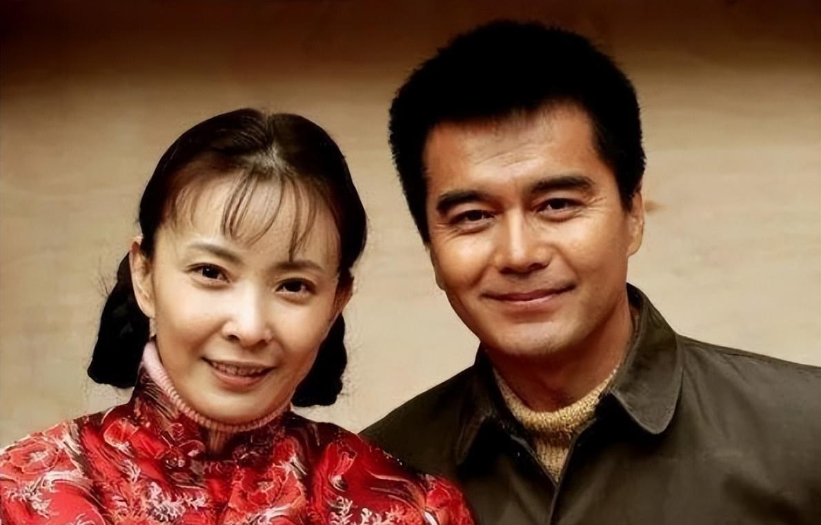 With his 4th wife, Sai Xishi, and a tall and powerful son, Xu Yajun became famous again and ...