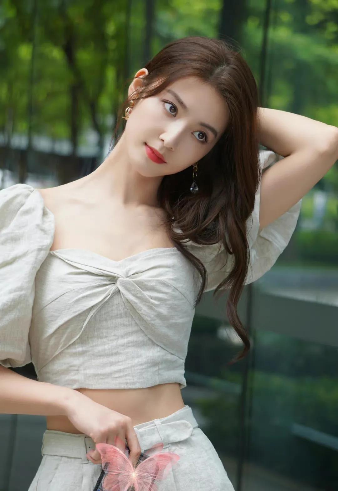 Beautiful actress Ma Xinrui - iNEWS