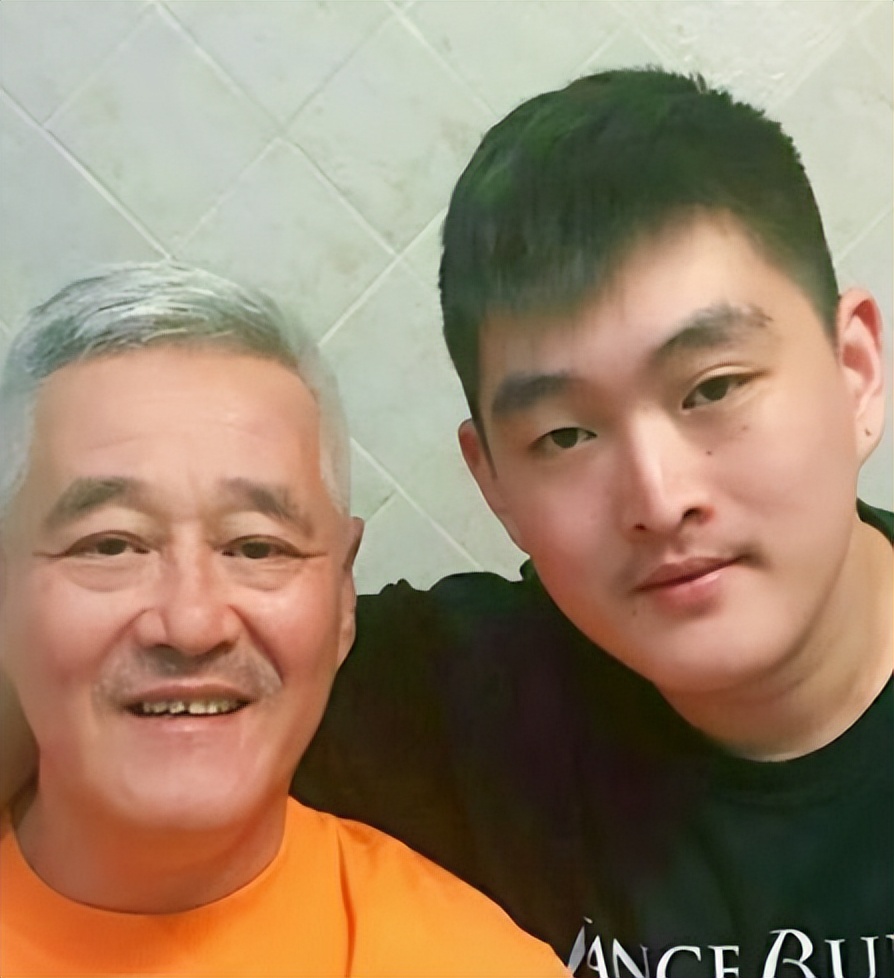 Zhao Benshan's son entered the film industry, Wen Song and Song Xiaofeng supported the field ...