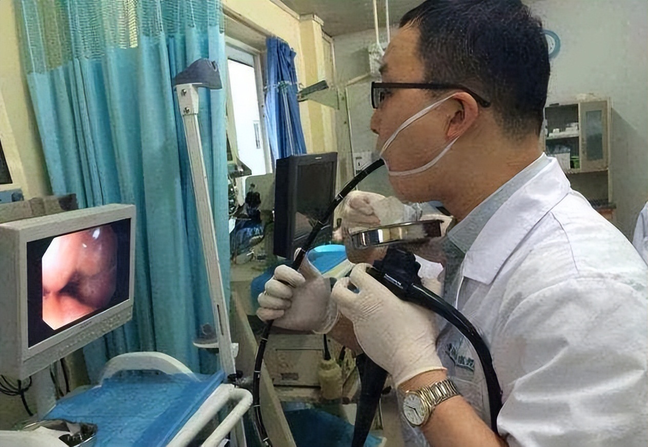 What is the difference between "painless gastroscopy" and "ordinary ...