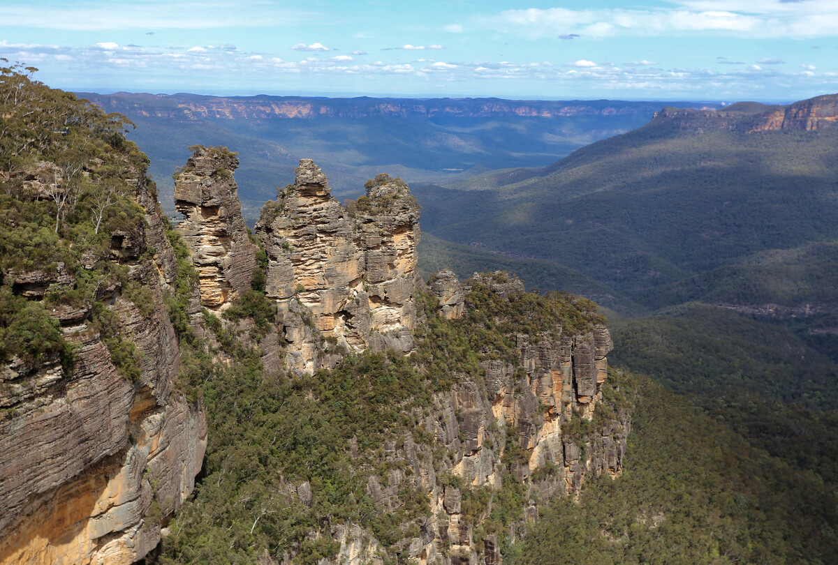 Blue Mountains: Nature's Magnificent Gallery - iMedia