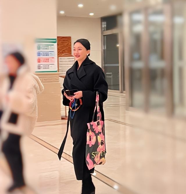 When 43-year-old Song Jia and 49-year-old Zhou Xun sat together, I ...