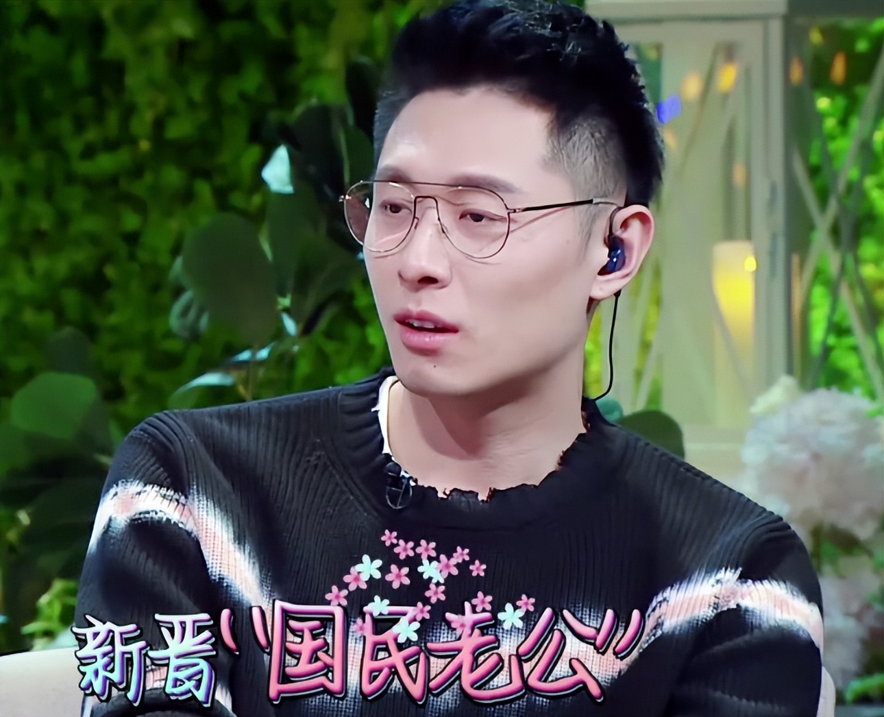 Zhang Jiani and her two sons posed for a fashion cover. The two brothers looked exactly like ...