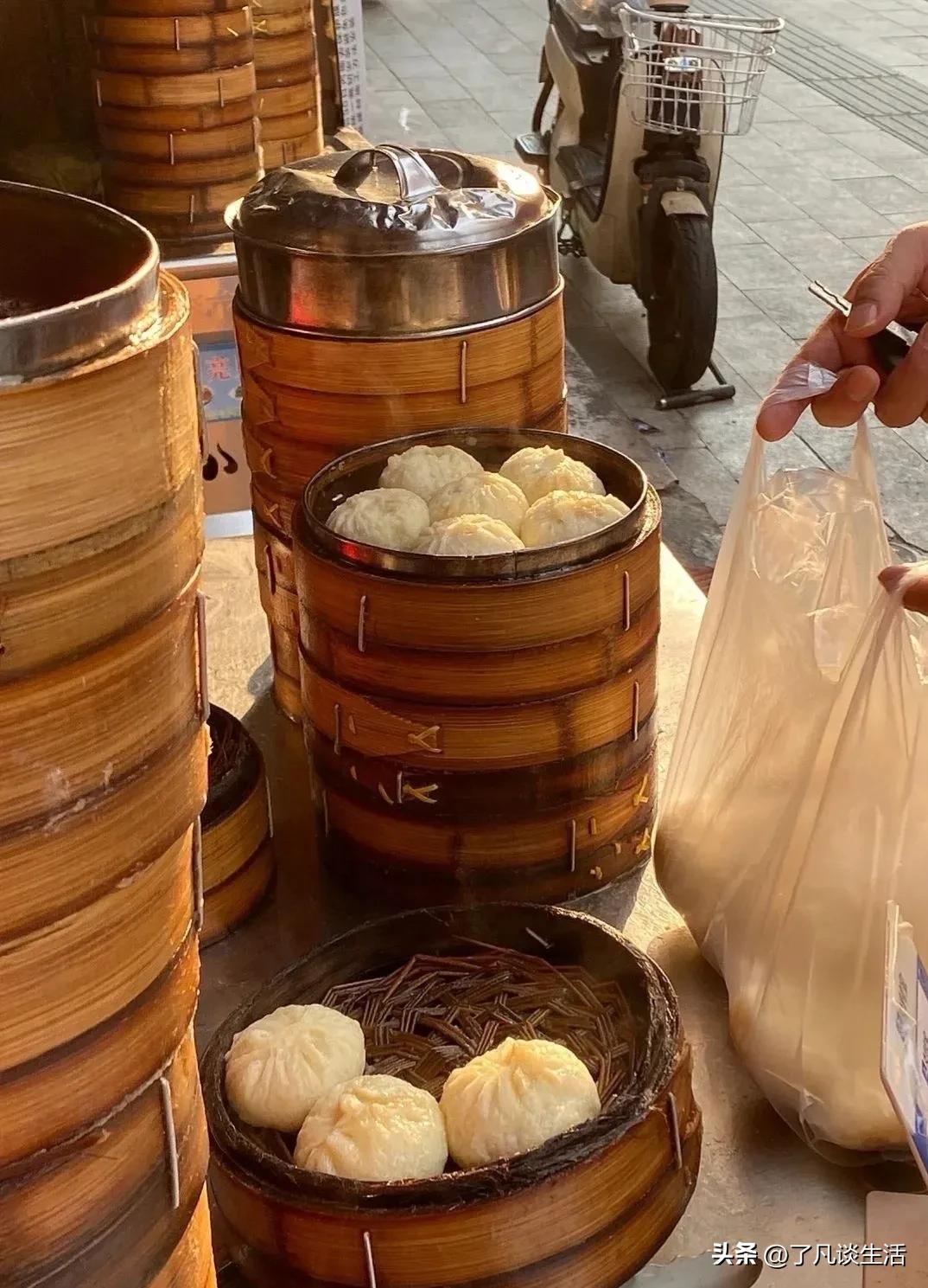 The bun shop downstairs in the dormitory - iNEWS