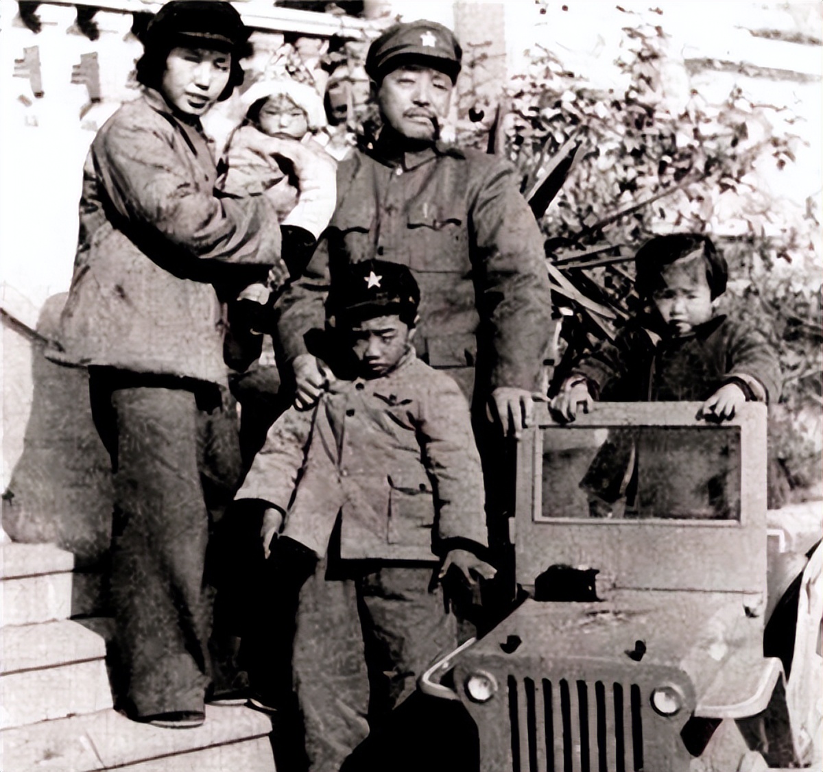 85-year-old Xue Ming must attend the farewell to his son He Pengfei's ...