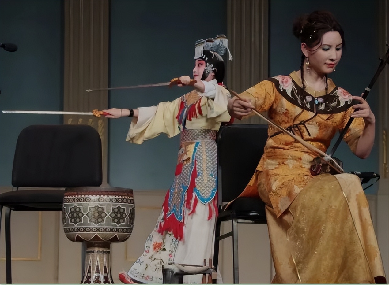 What impact does the erhu have on the entertainment atmosphere when ...