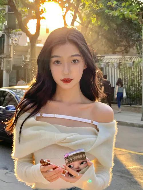 Yi Mengling: Known as the Goddess of Pure Desire - iMedia