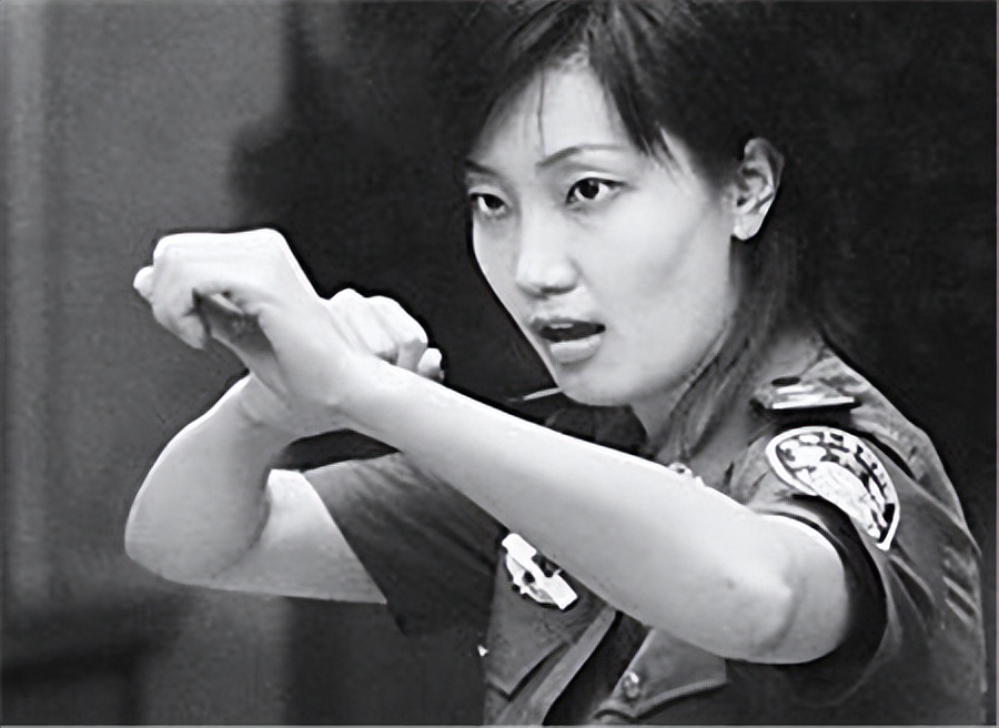 Bian Mei, the first female bodyguard in China - iNEWS