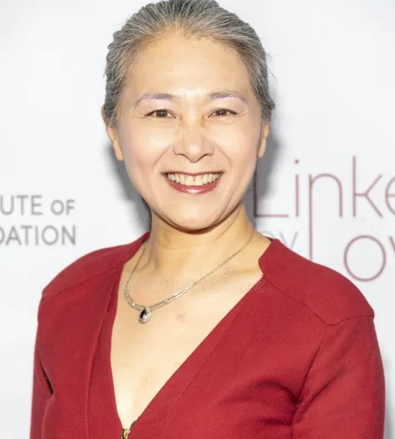 Well-known Hong Kong stars come back with a big change in their gray ...