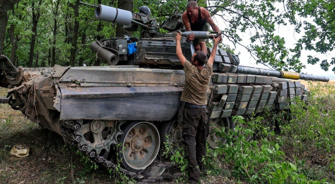 The Russian army retreated collectively in the middle of the night, the ...