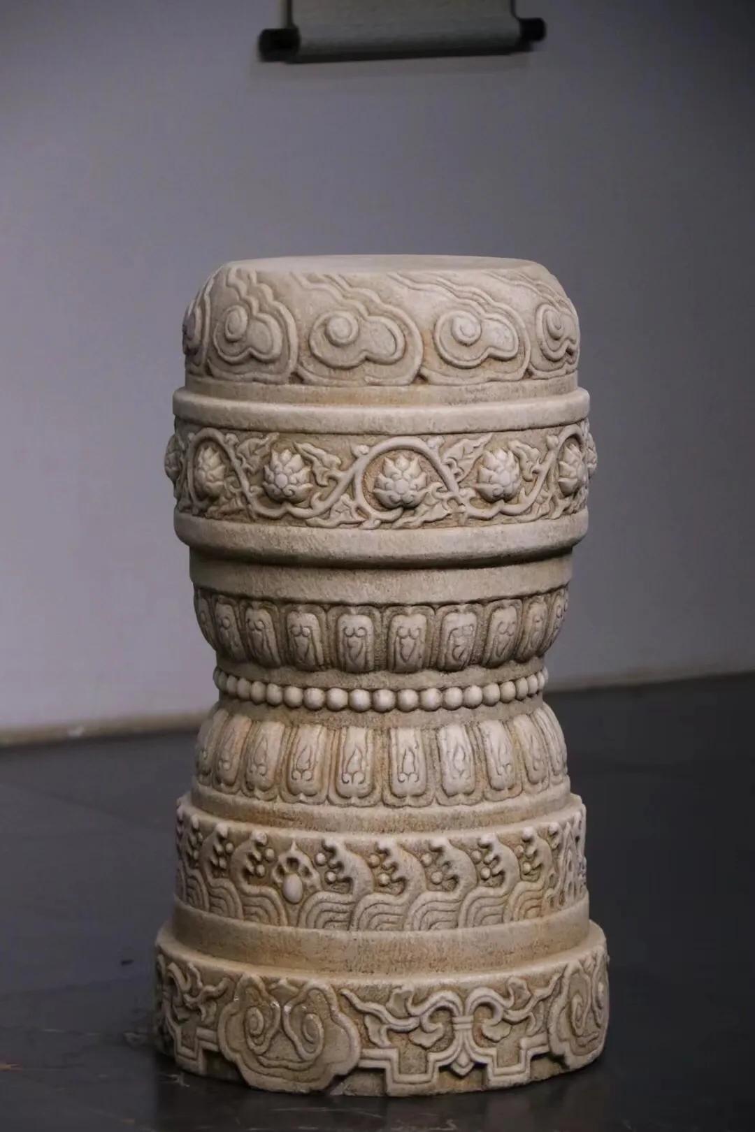 The Xumi stone base stone is tall, straight, round, majestic, layered ...