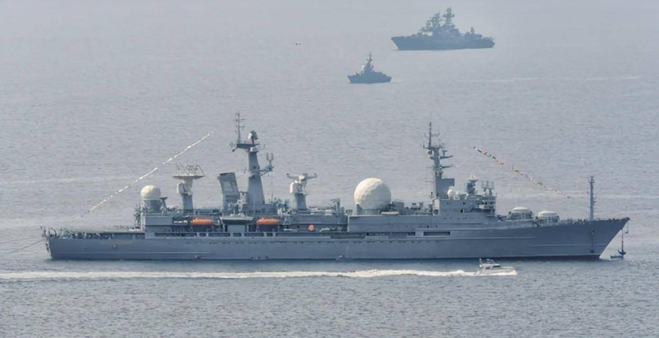 Within one month, a 6,000-ton top-secret Chinese warship circled the ...