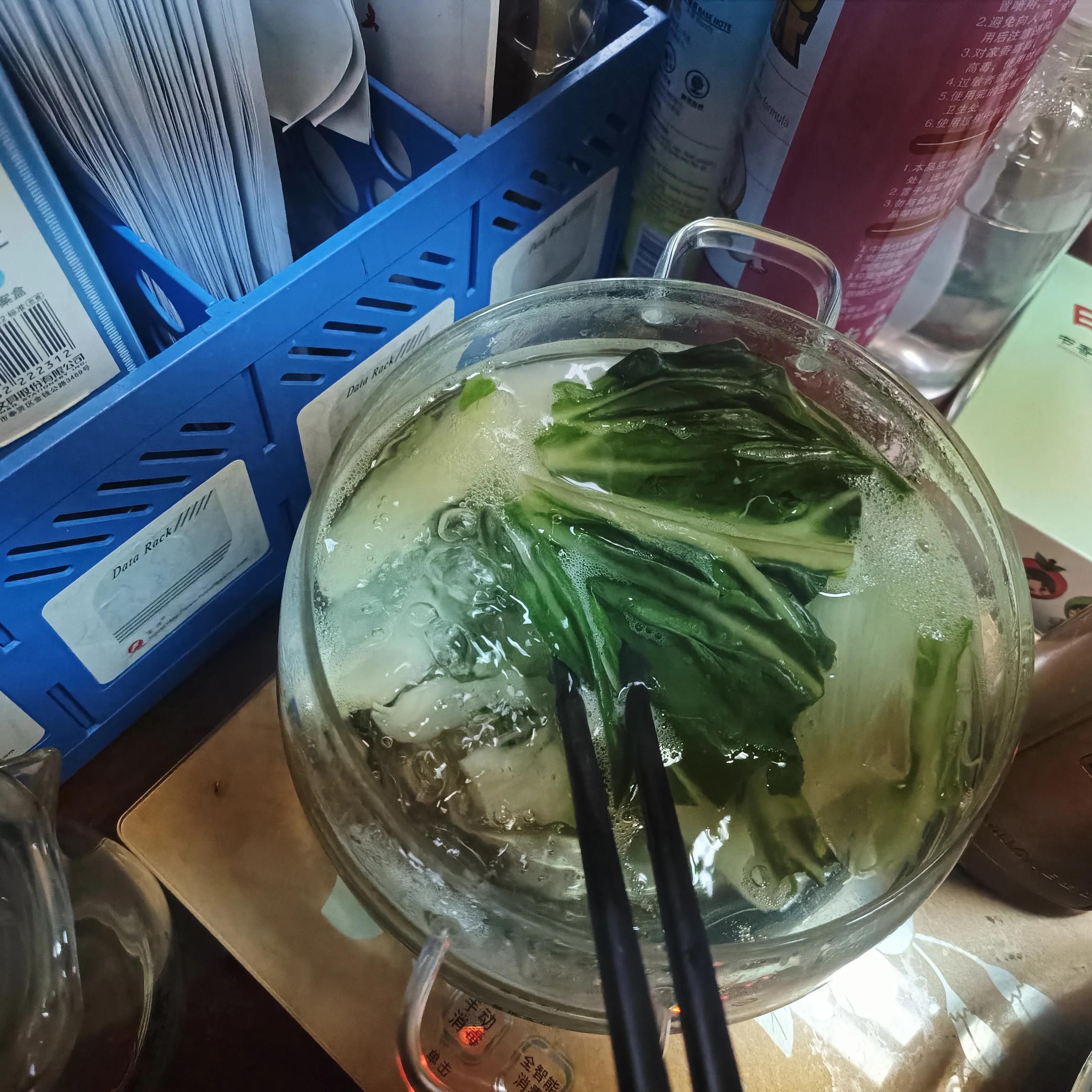 A bucket of instant noodles - iMedia