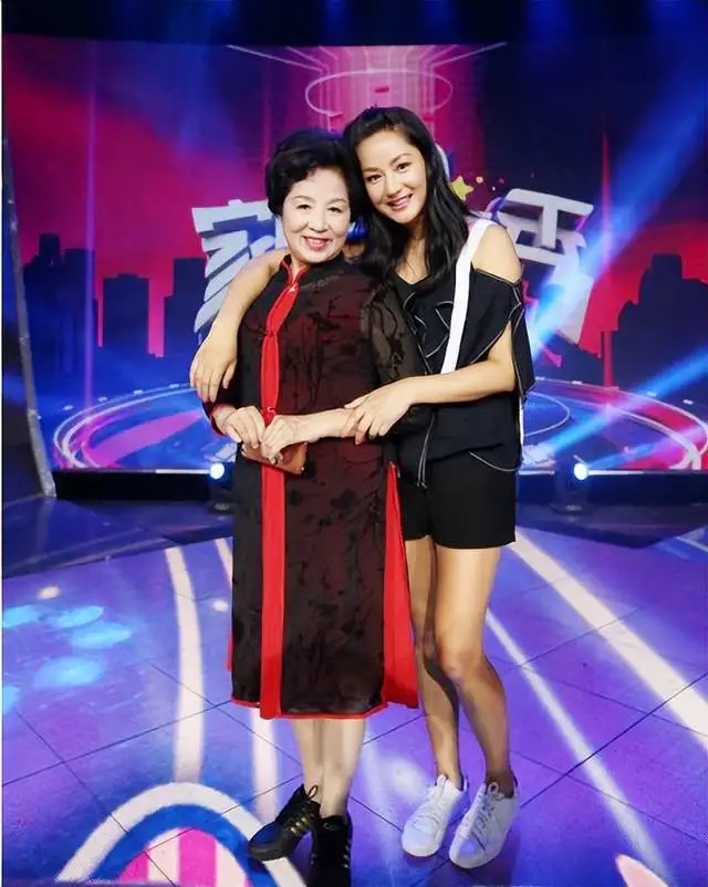Qu Ying's mother Ding Jiazhen: her daughter is still unmarried and ...
