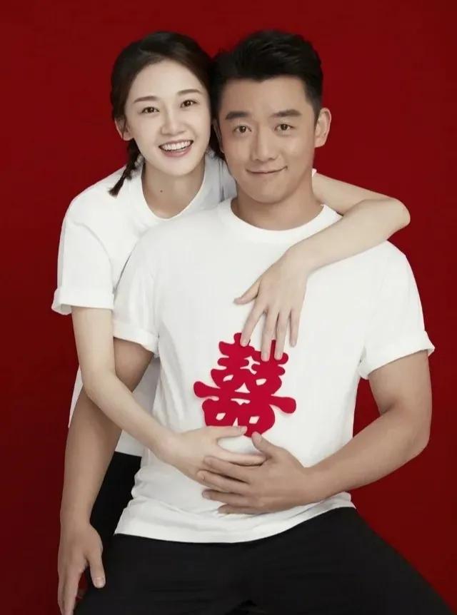 Feng Xiaogang bluntly said: She is so good at pretending that she will never become popular, let ...