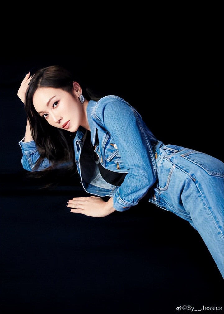 Jessica Jung's latest full denim look is very handsome - iNEWS