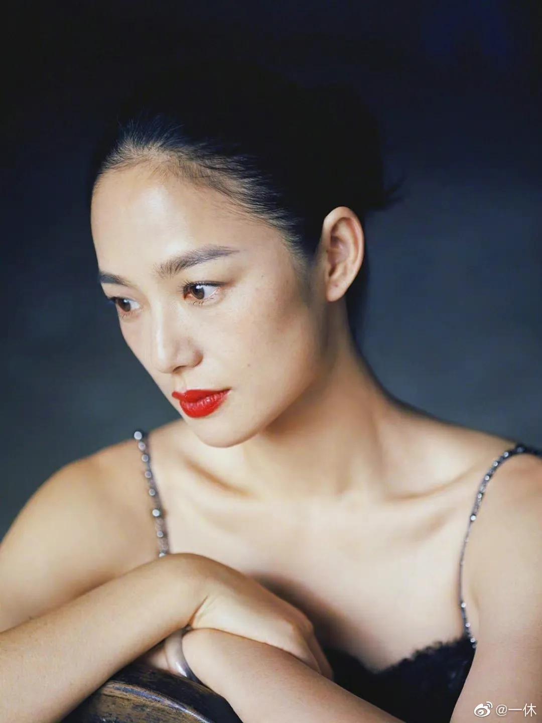 Temperament beauty Zhou Yun - iNEWS