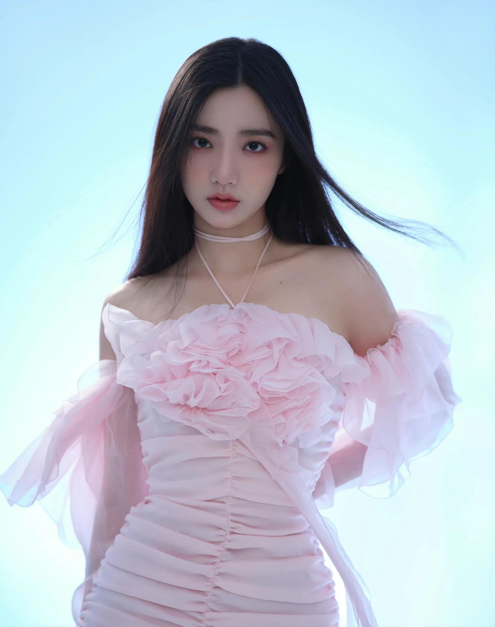 Beautiful actress Huang Yi - iMedia