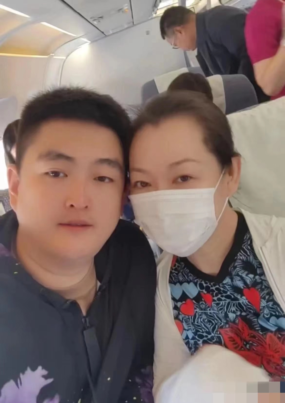 Ma Lijuan carried a 50,000-yuan bag and flew in business class. She ...