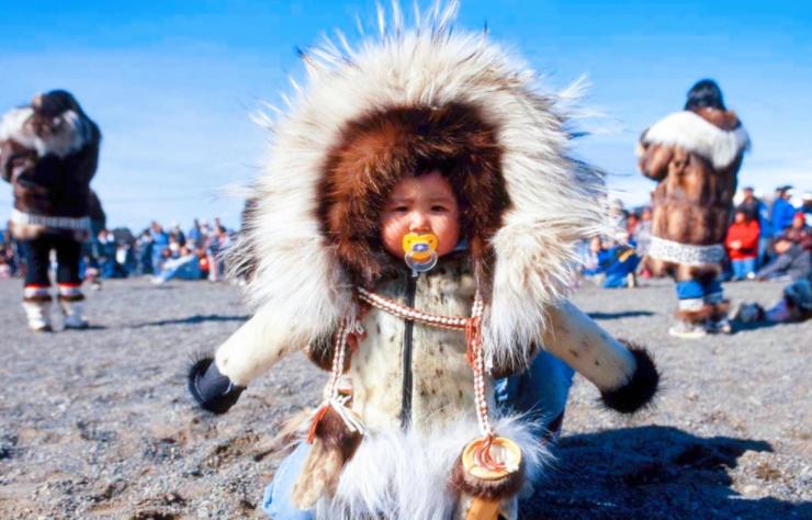 The Eskimos' tradition of "treating guests with their wives" is behind ...