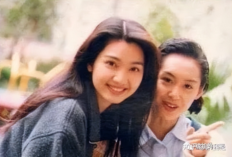"Hong Kong Film Legend" Zixia Fairy's Best Friends Group - iNEWS