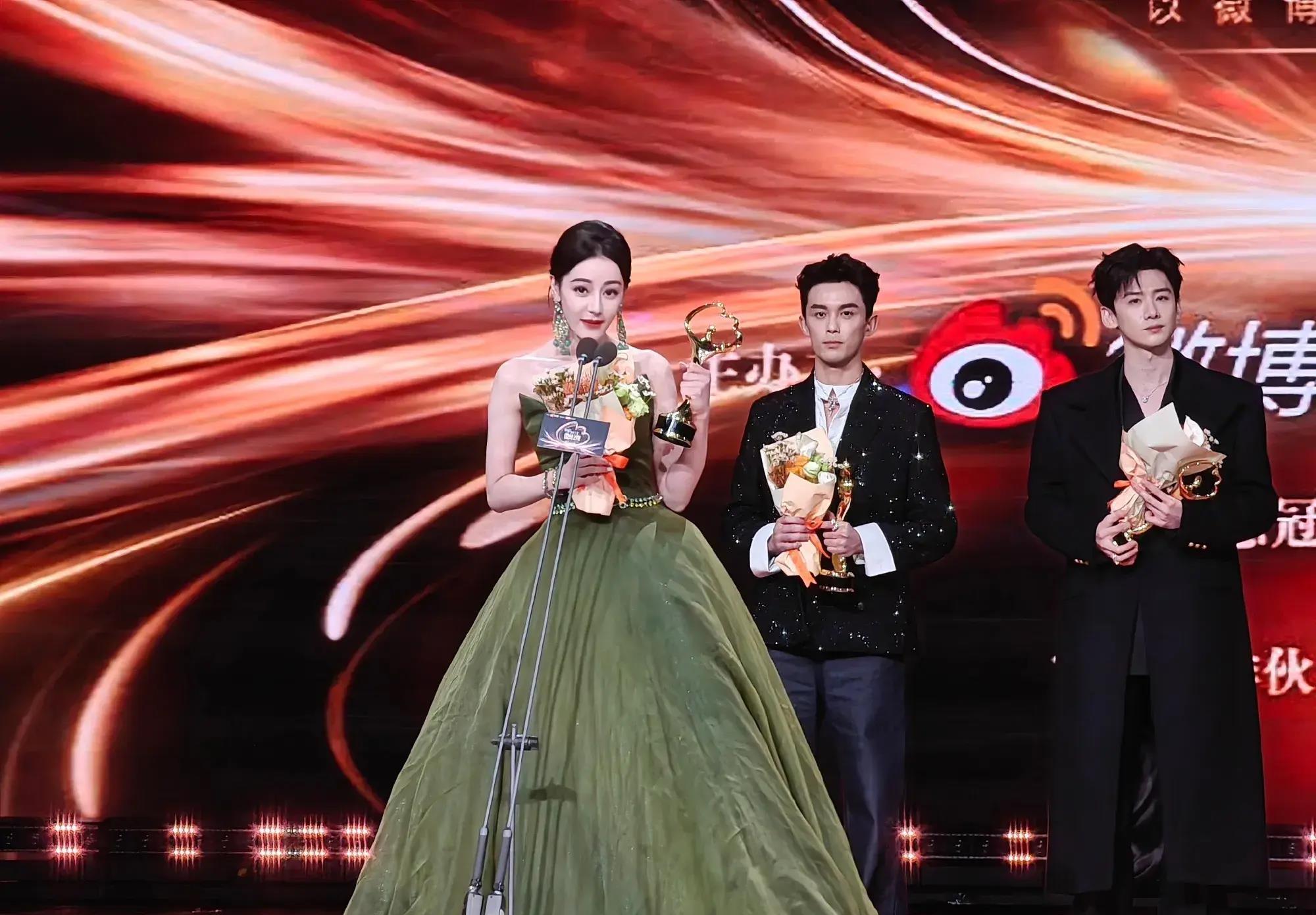 Who is more likely to rise or fall in Weibo night? - iNEWS