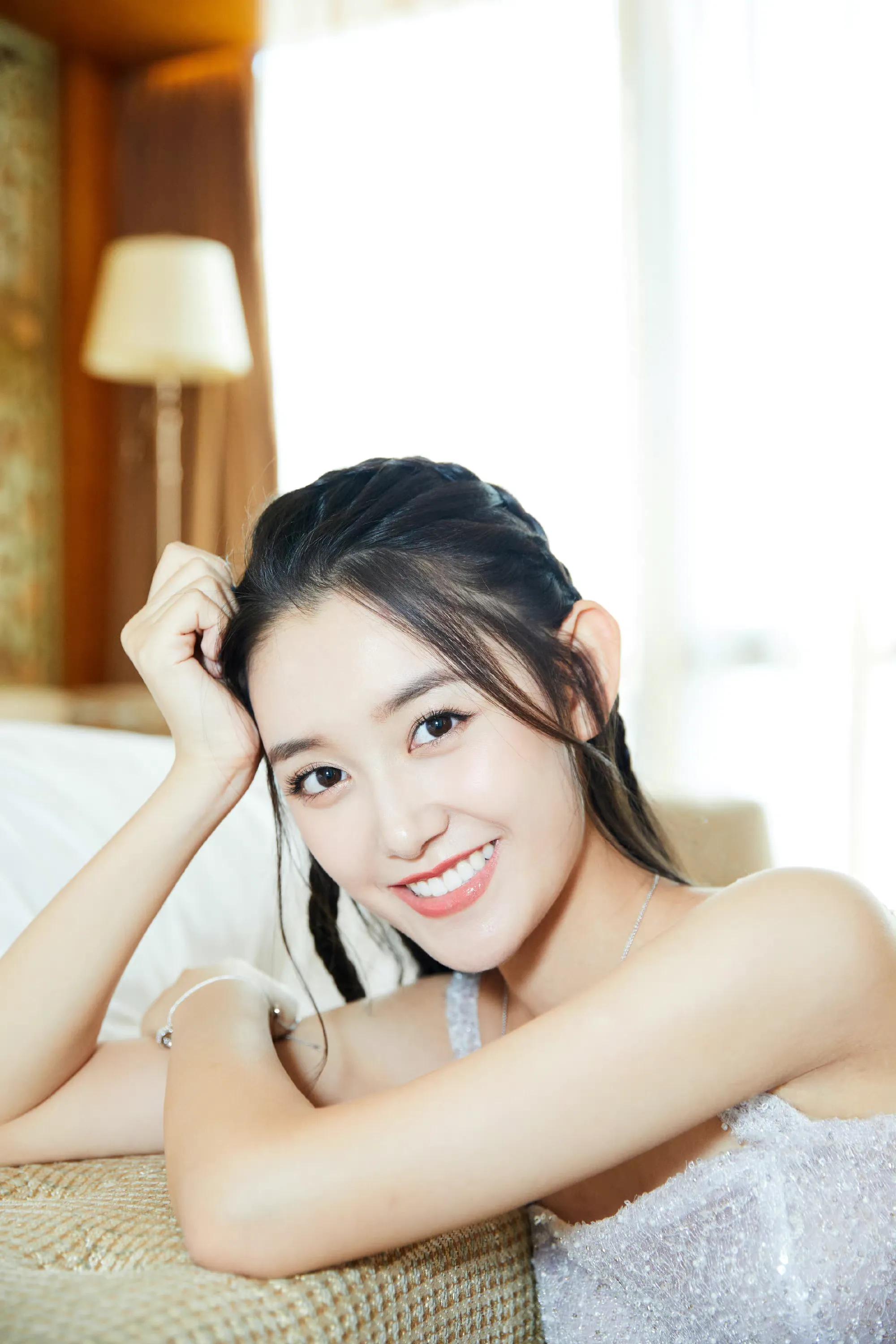 Jiang Yiyi's beautiful photo album - iNEWS