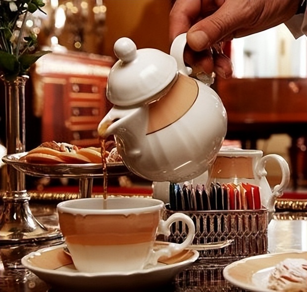 What changes has British tea culture experienced? What kind of ...