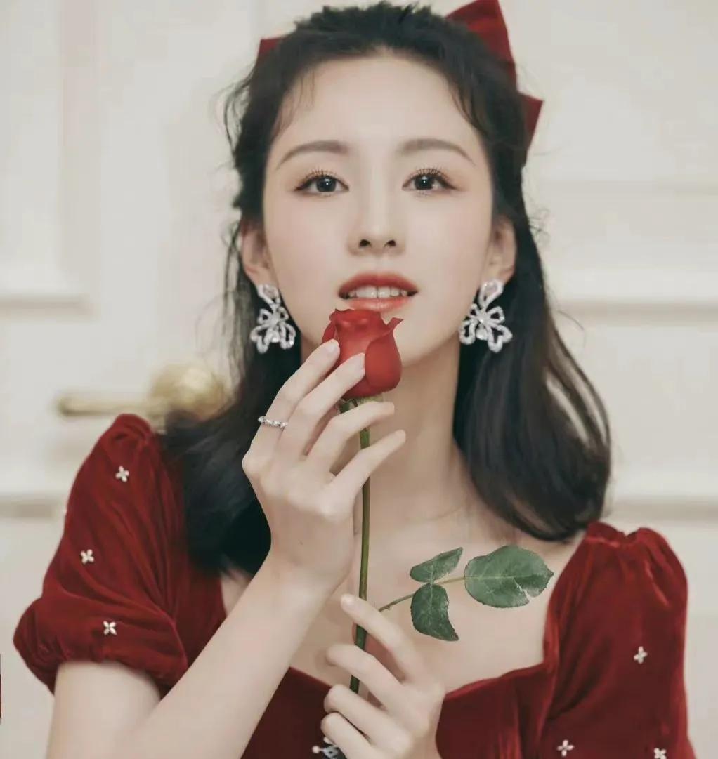 Yin Zheng kisses a man on the street, netizens: The drama has become ...