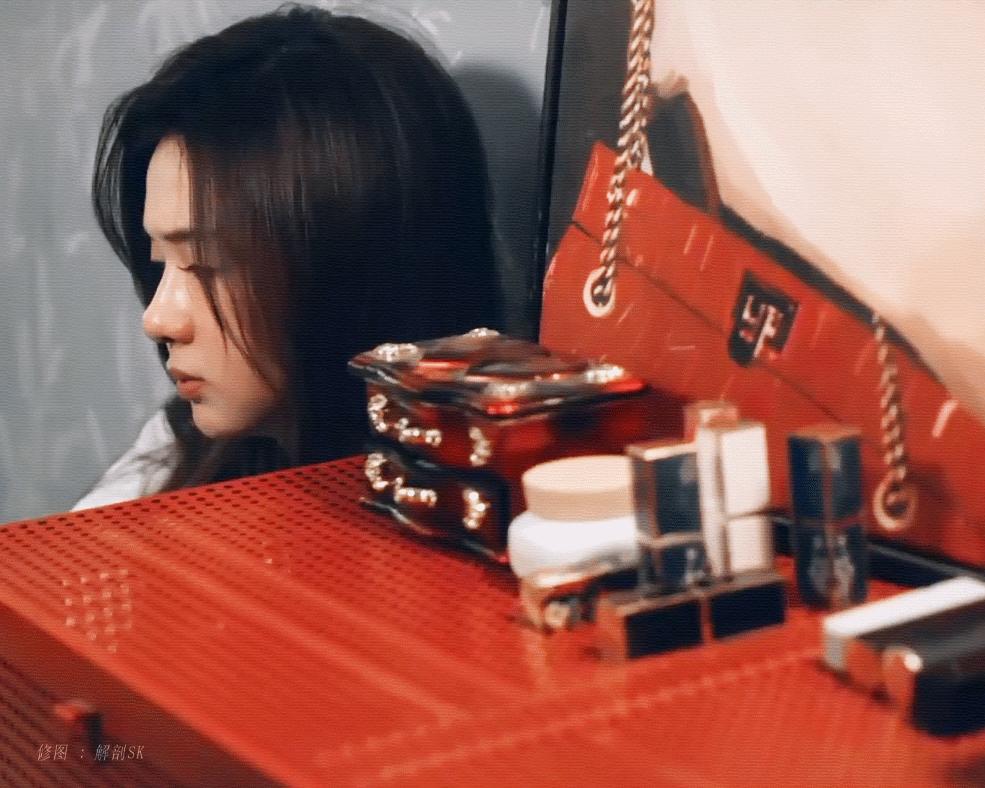 Star picture Zheng Hehuizi - iNEWS