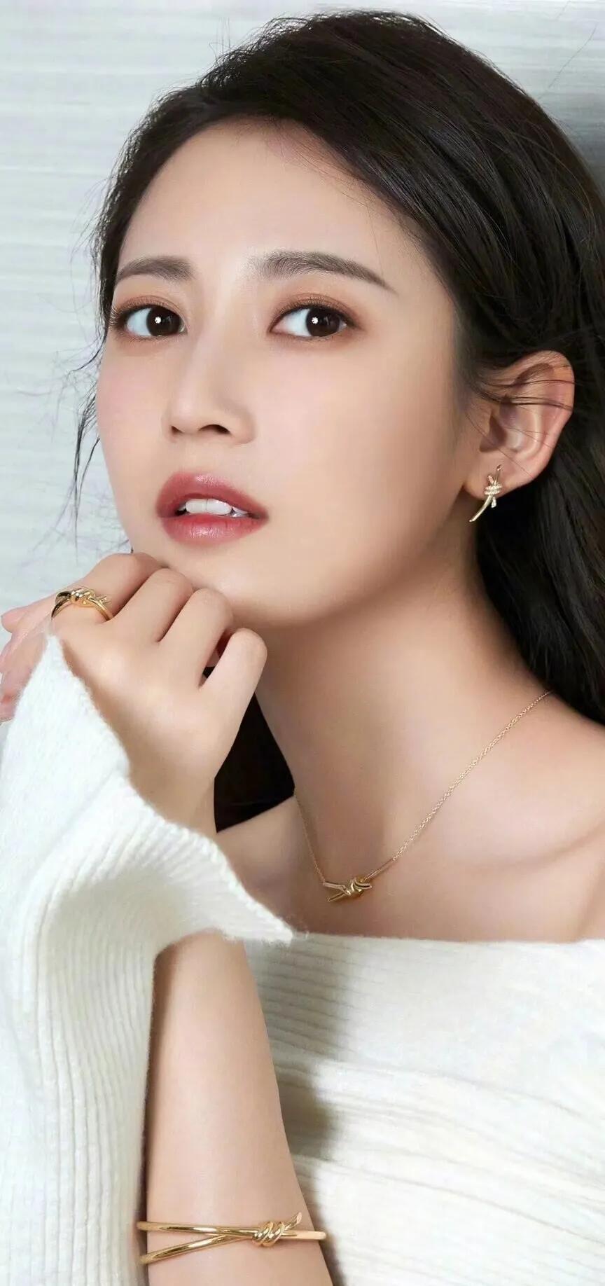 Beautiful pictures of Chen Yuqi - iMedia