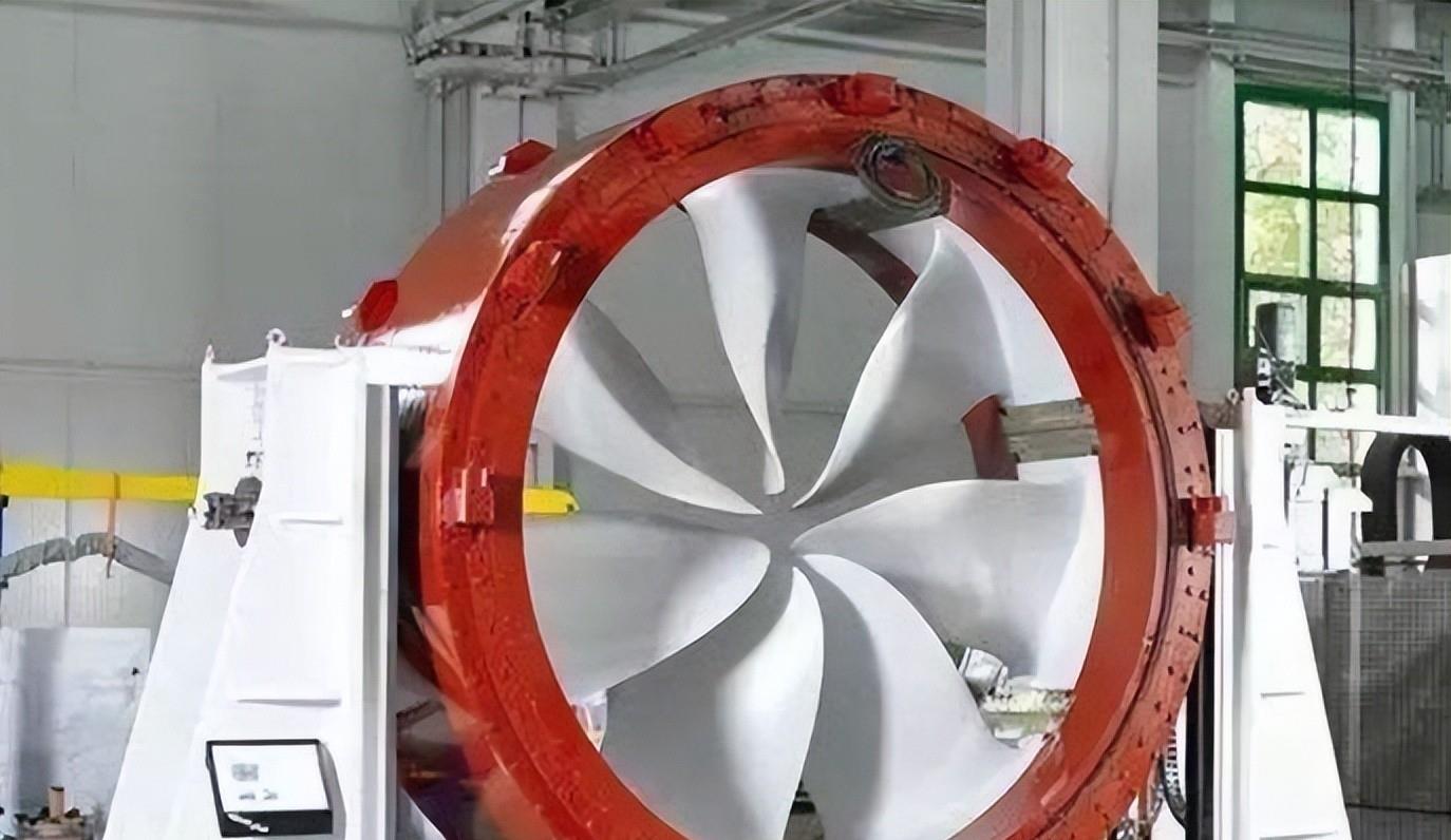 Type 096 nuclear submarine: Using 2200 MPa steel, the diving depth is ...