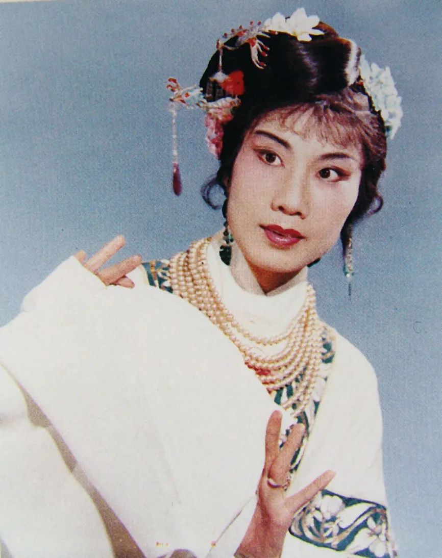 She leads Yue Opera to make a stunning transformation and create ...