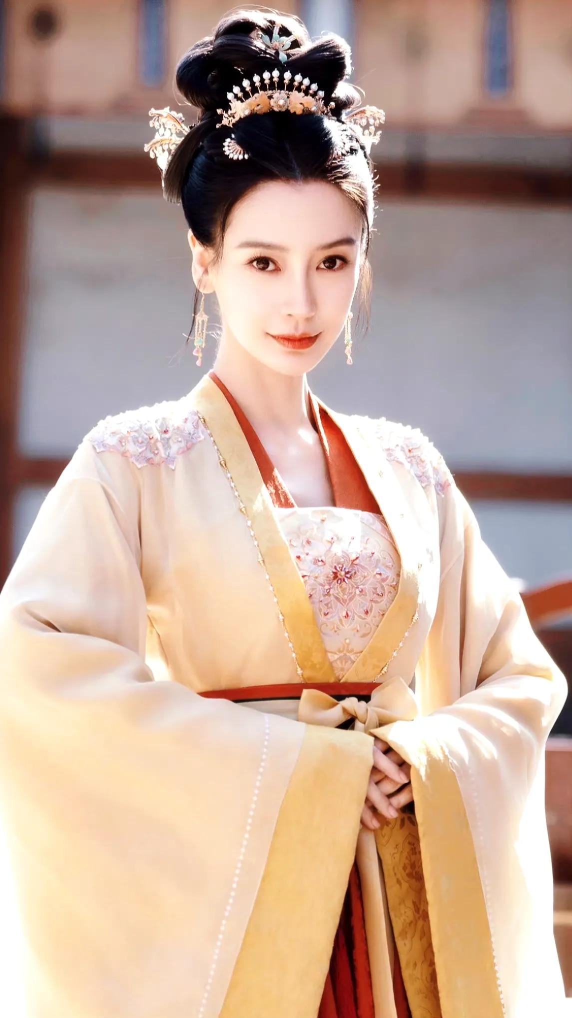 Angelababy's "Lovesickness Order" is gentle and virtuous, she rolls her ...