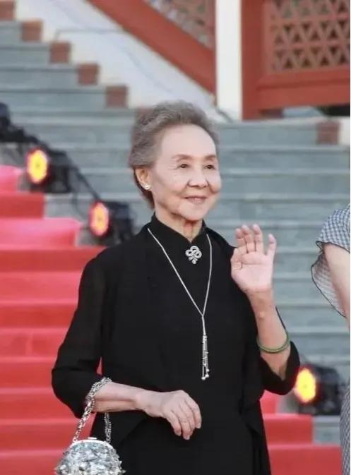 At the age of 84, Wu Yanshu proves with actions that age is not a limit ...