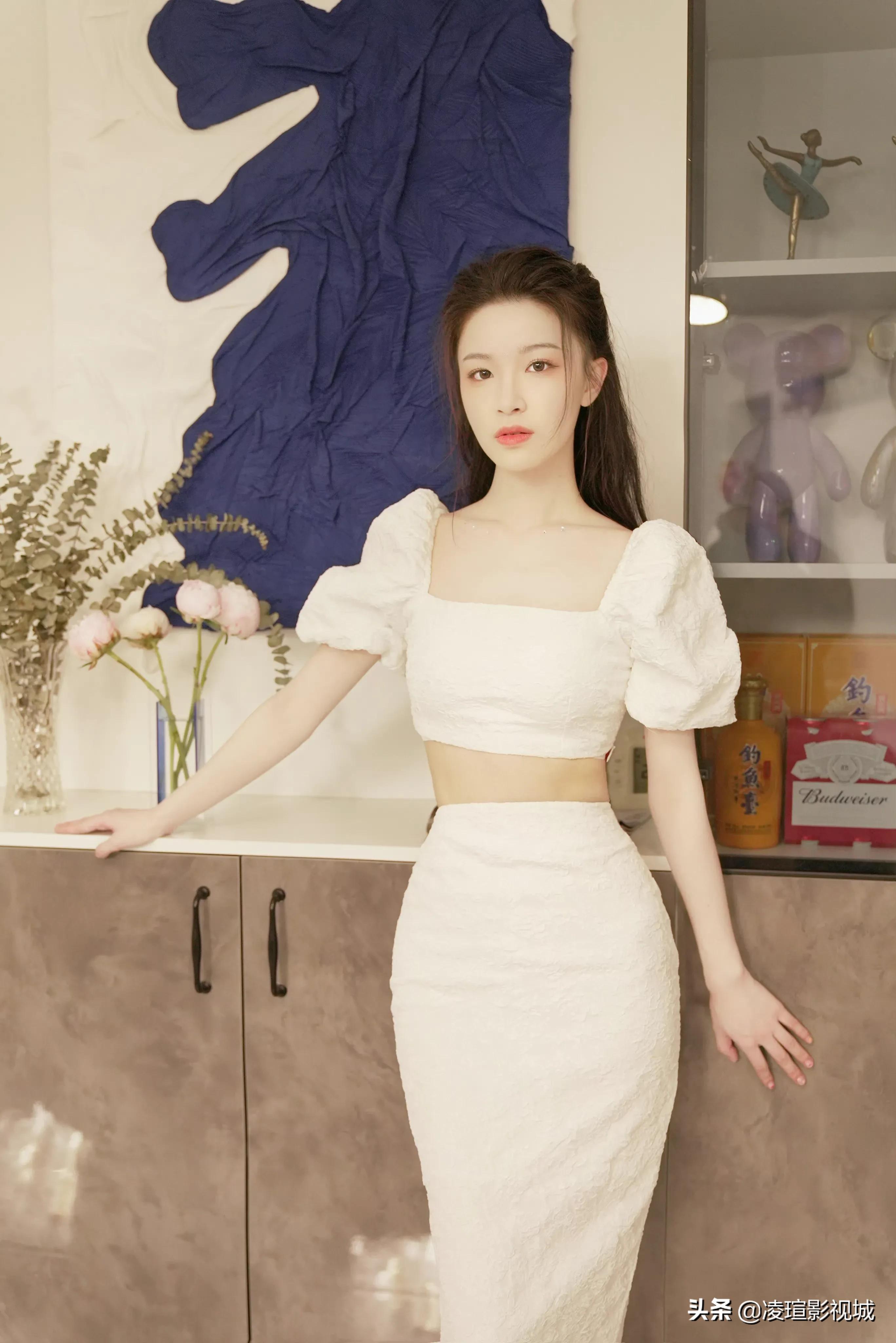 Star wallpaper picture sharing: Liang Jingxian (1) - iNEWS