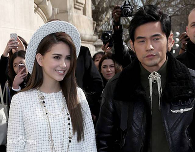 Jay Chou and Kunling take a photo to celebrate Valentine's Day with ...