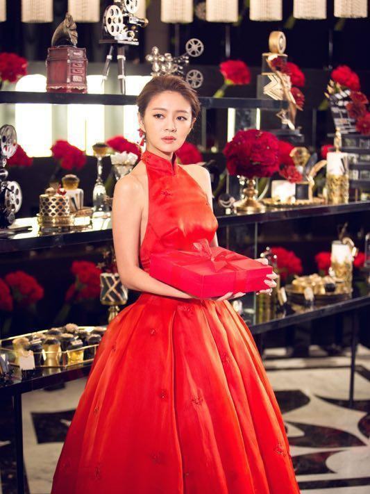 Wearing red clothes is very rustic?That's because you don't know how to ...