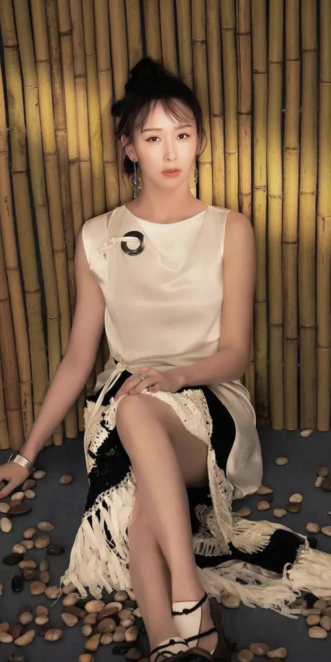 Jing Hu - the beauty of intellectual style - iNEWS