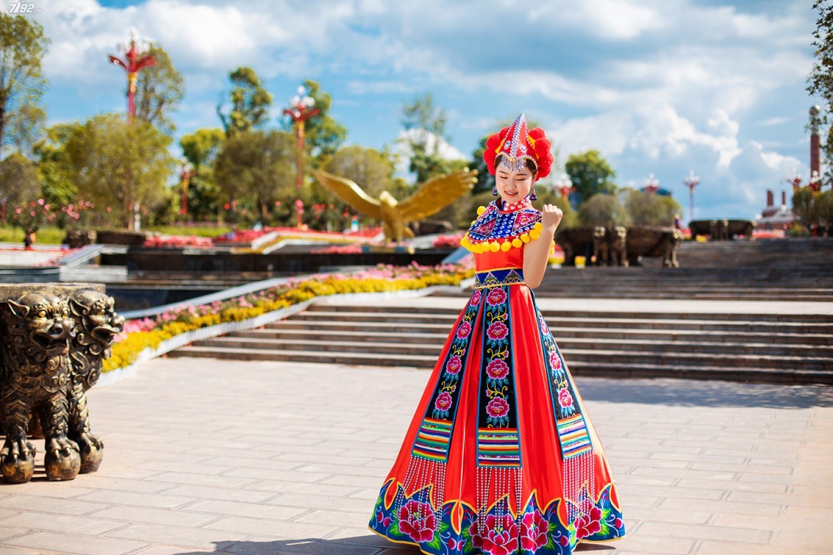 Bright solar calendar, full of charm of Yi people - iNEWS