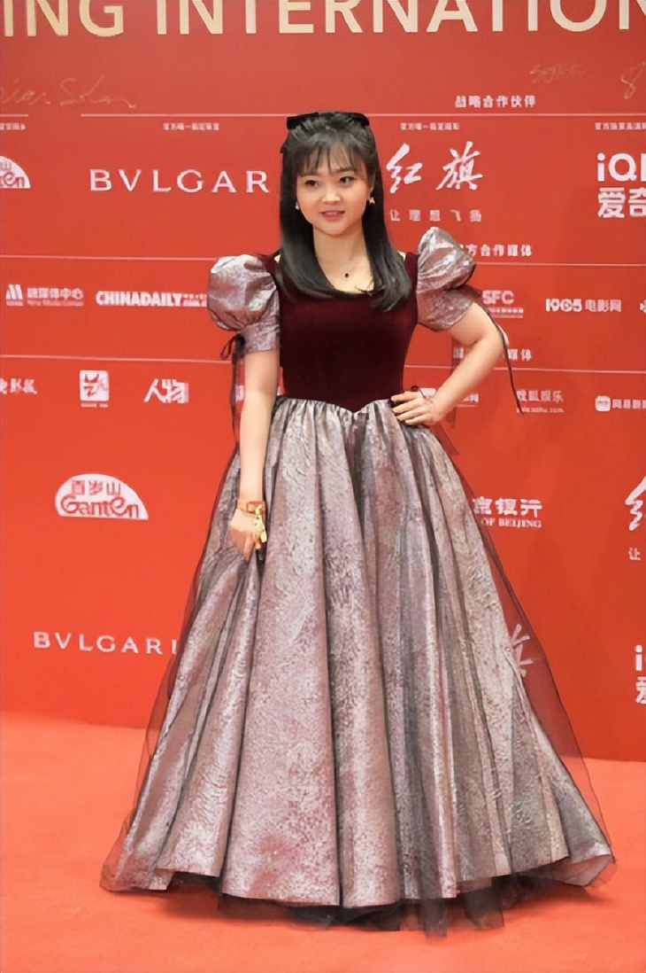 23-year-old Lin Miaoke is overgrown! The slightly fat body looks cute ...