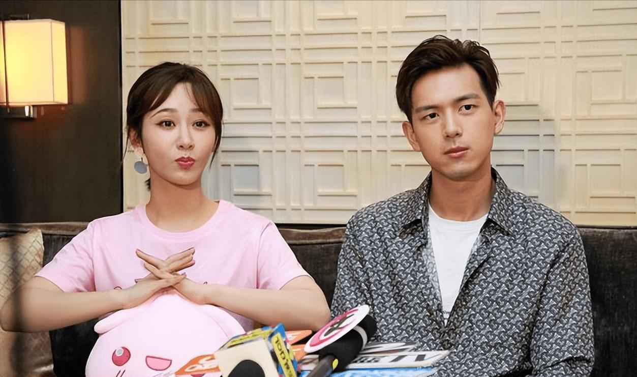 Entertainment reporters revealed that Yang Zi is in love, and her ...